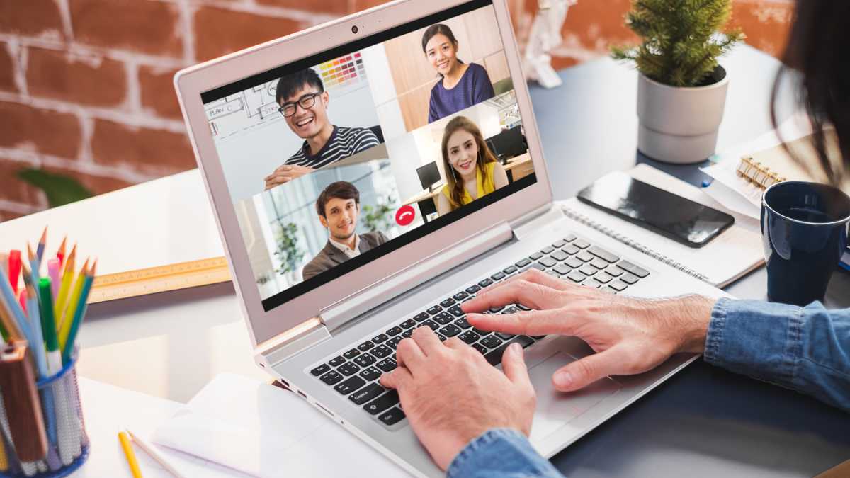 La nueva función que estrenó Google Meet en las videollamadas - PC COM ...